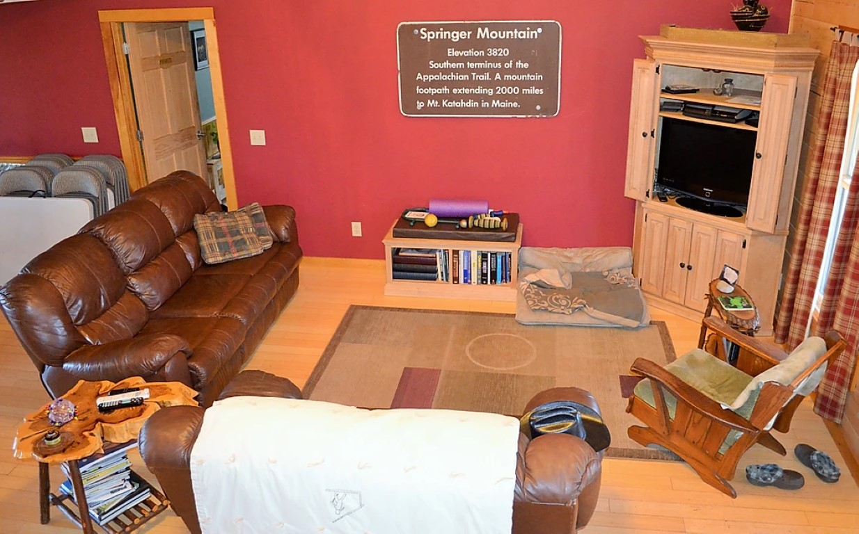 Hiker Hostel – Southern Terminus of Appalachian Trail | Tony's Hiking ...